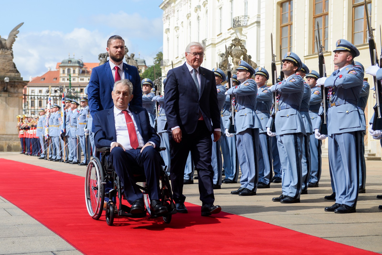 Zdraví prezidenta: Občané si zaslouží konkrétní informace